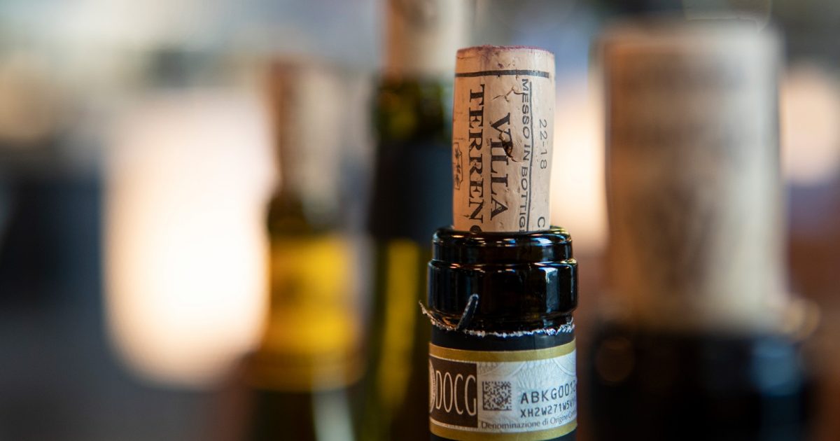 Korkat eller skruvat? - 6 fakta om vinets… | The Winery Hotel